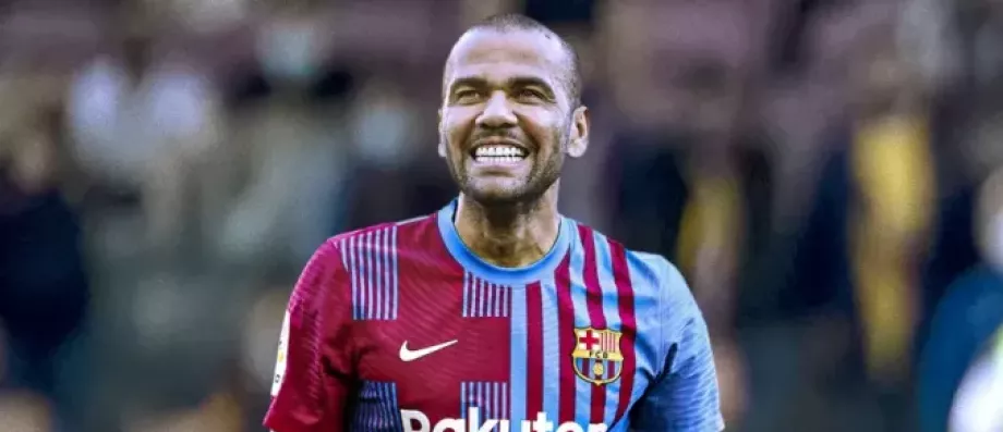 Dani Alves, ancienne star brésilienne du Barça et du PSG, condamné à ...