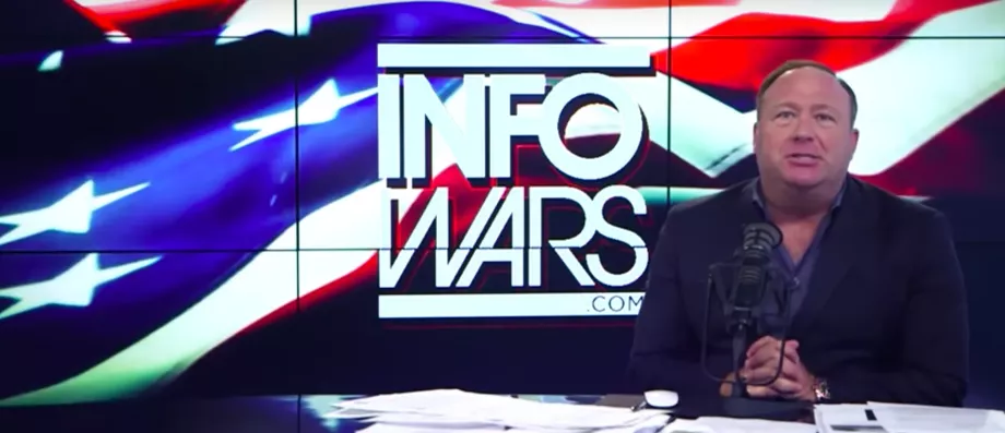 Un juge fédéral américain bloque la vente d'Infowars, le site internet ...